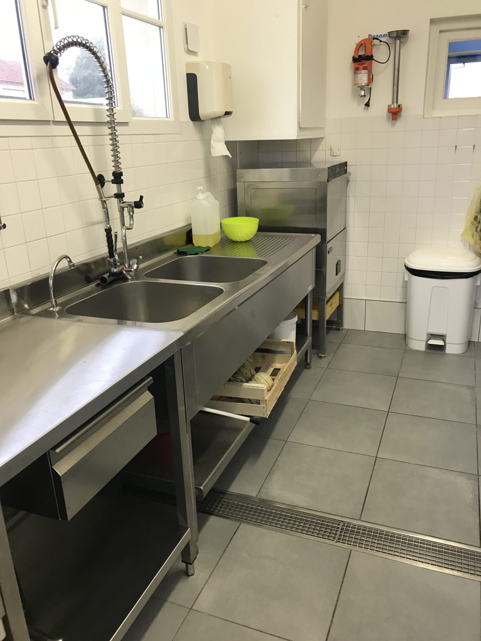 Nouvelle cuisine de cantine pour la rentrée - Commune de Morlhon-le-Haut